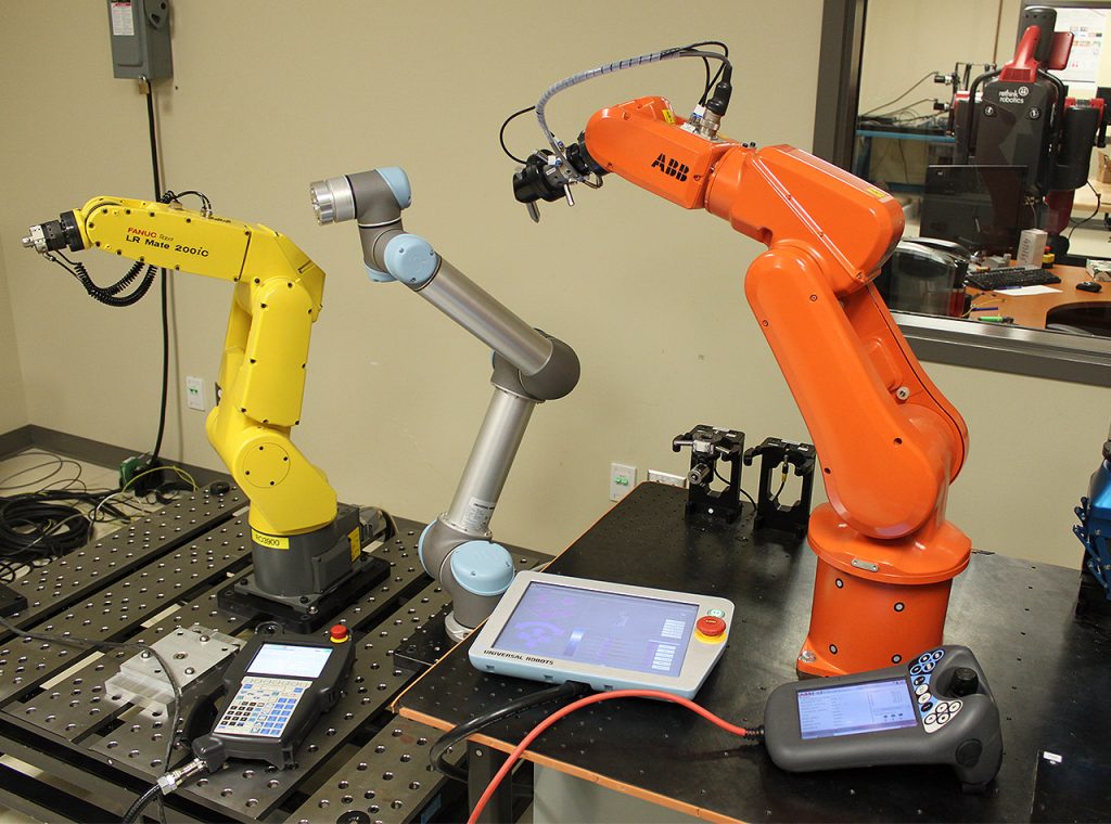Small Industrial Robots: What Are The Different Types? - Techicy