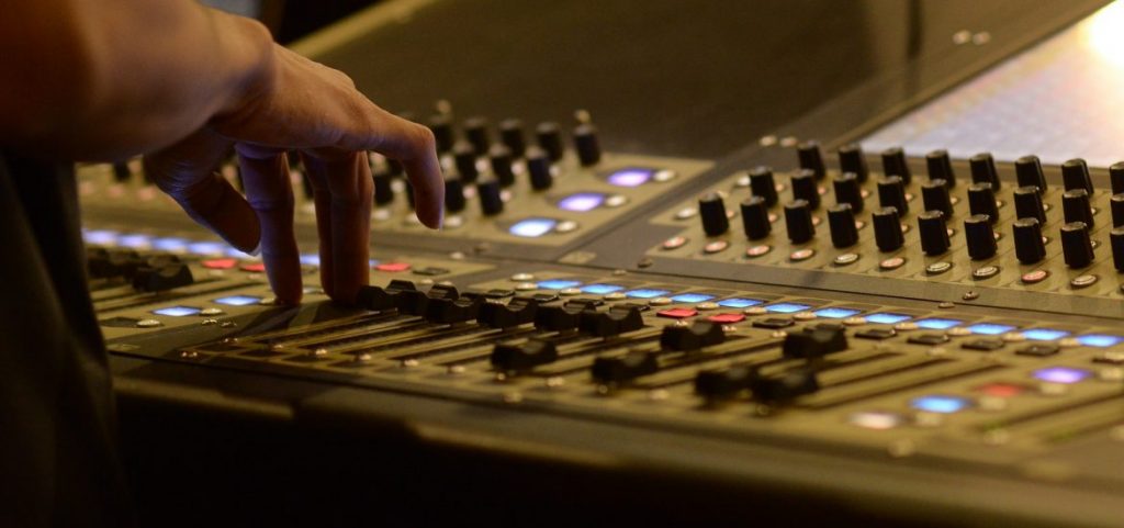 What Is the Difference Between Analog and Digital Audio - Techicy