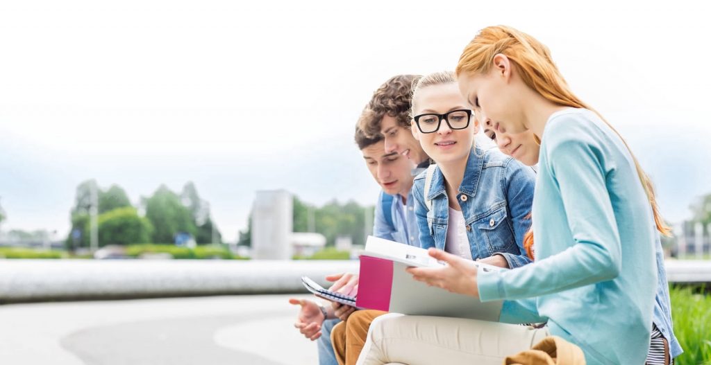 7 Benefits Of Using Custom Essay Writing Services - Techicy