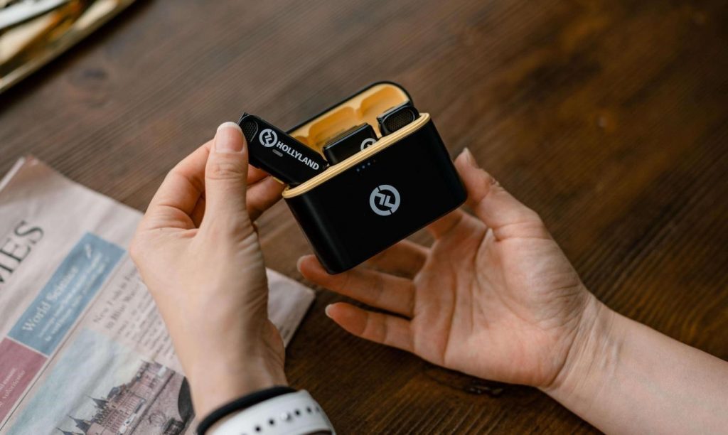 How to Use the iPhone's Mini Microphone for the Best Recording Possible ...