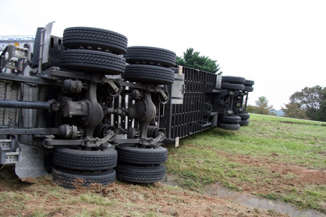 5 of the Most Common Causes of Truck Accidents - Techicy