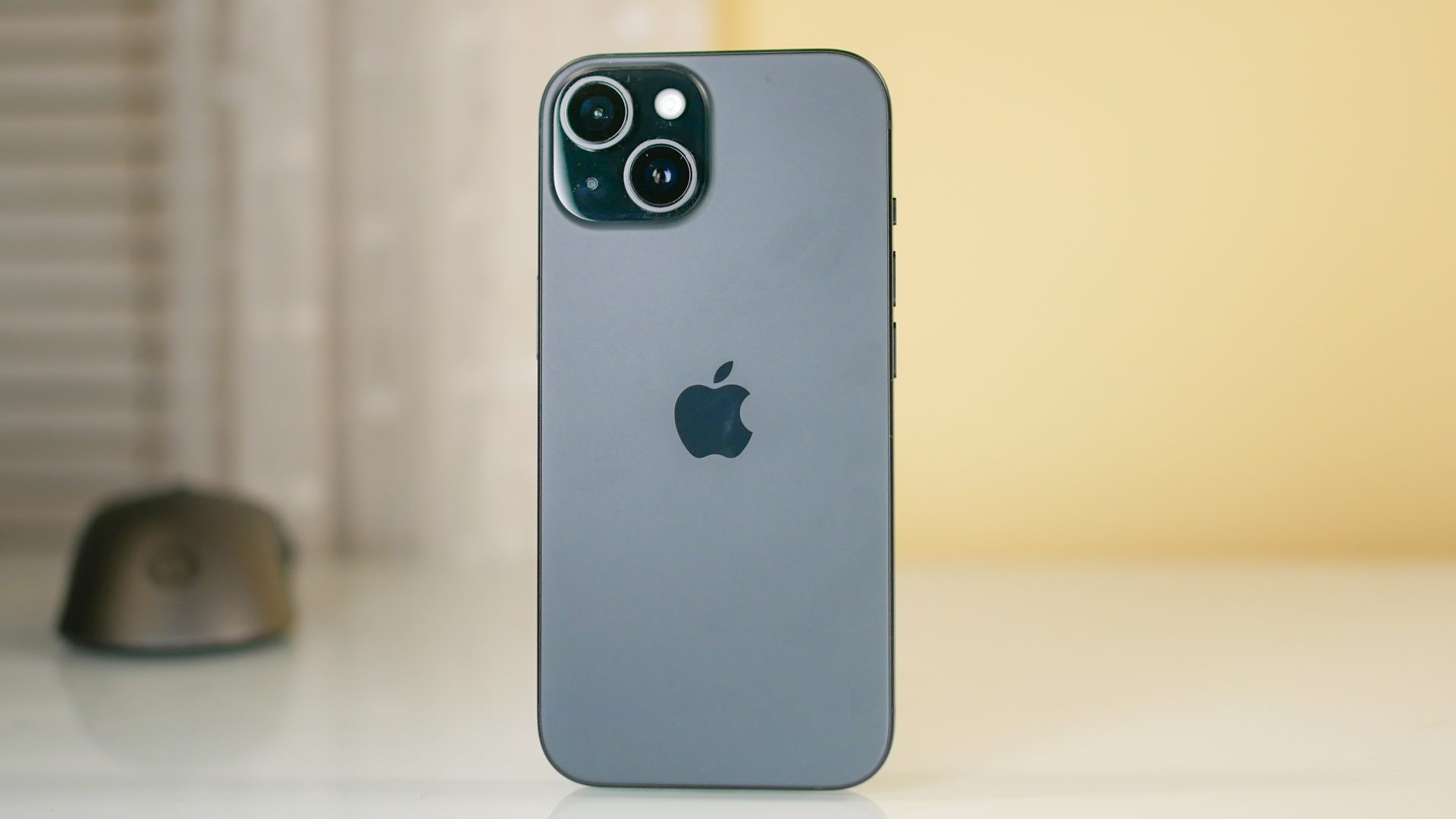 Design and Aesthetics: How the iPhone 15 Differentiates Itself in ...